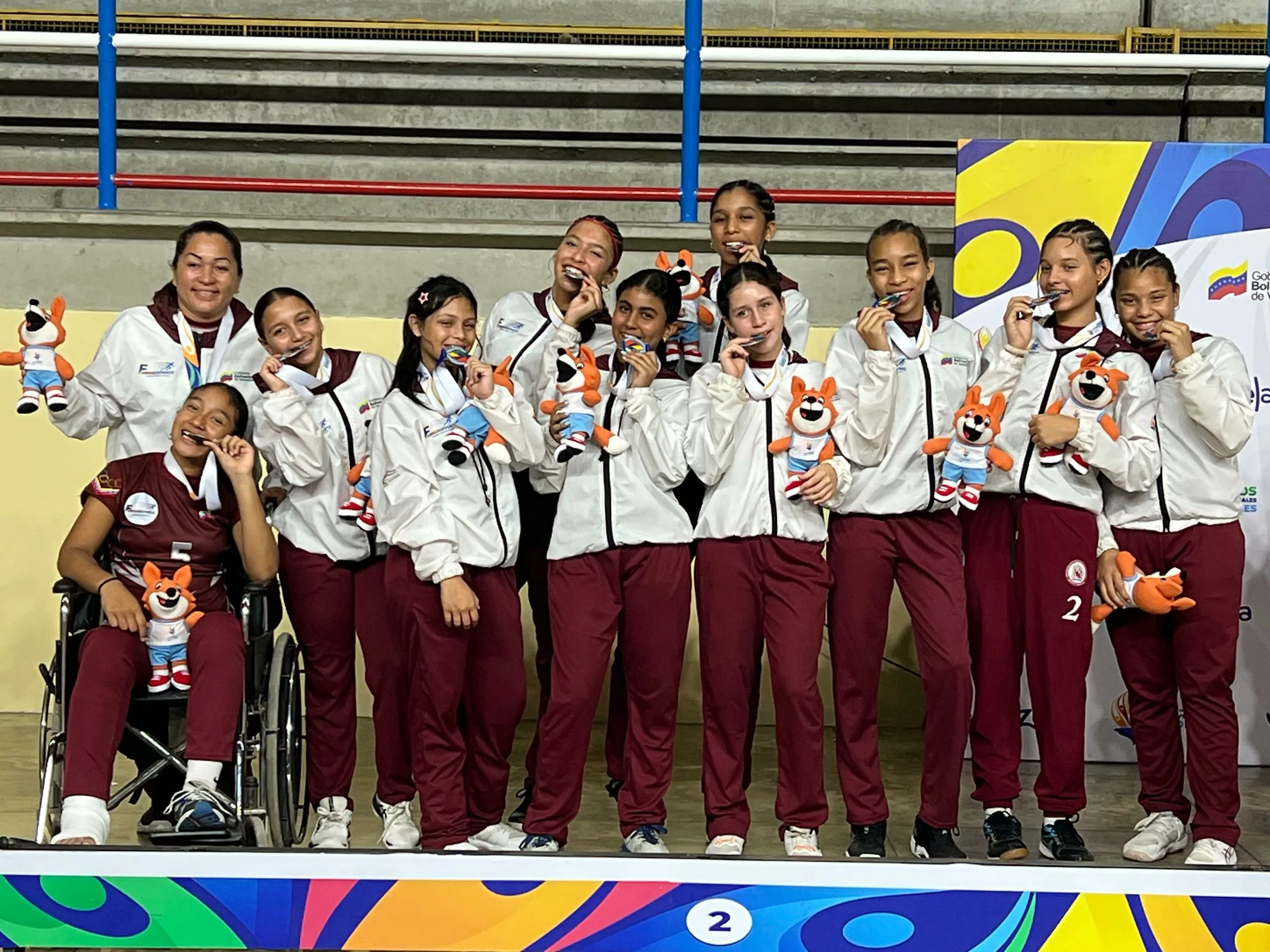 Colegio Santa Rosa Subcampeones Nacionales de Voleibol - SandyAveledo.Net